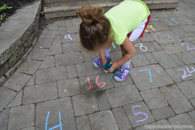 Numbers Spray & Water Dump - Happy Toddler Playtime