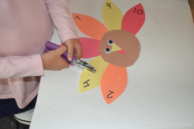 Hole Punch Turkey - Happy Toddler Playtime