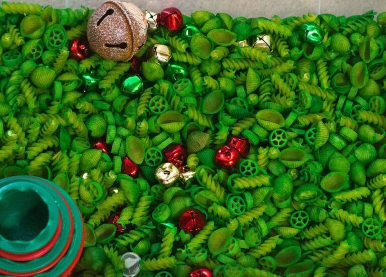 25+ Easy Christmas Sensory Bins for Kids - Happy Toddler Playtime