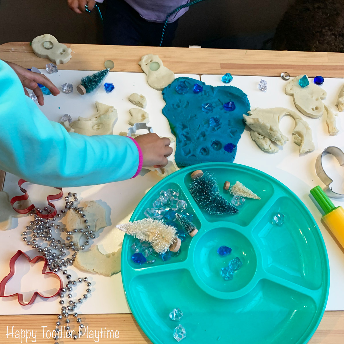 Winter Play Dough Invitation To Play - Happy Toddler Playtime