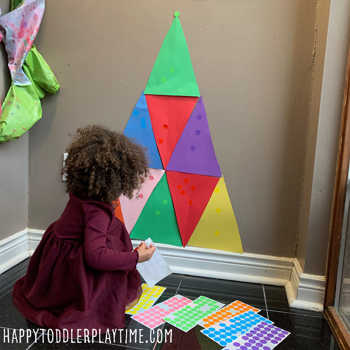 Dot Sticker Christmas Tree - Happy Toddler Playtime