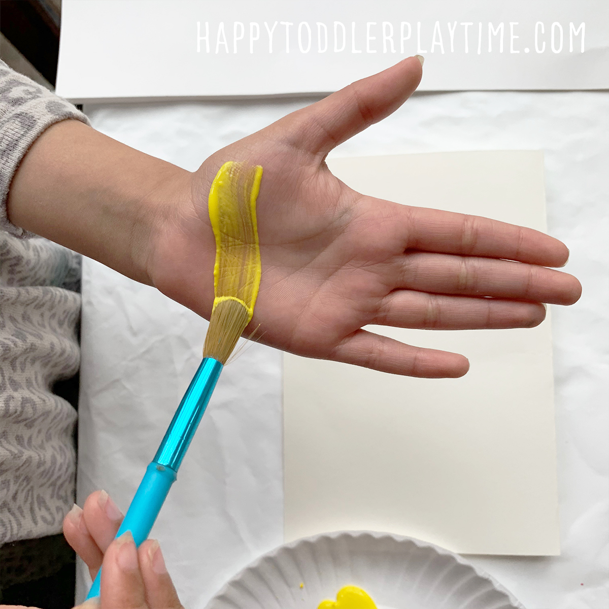 Handprint Bee Mother's Day Card - Happy Toddler Playtime