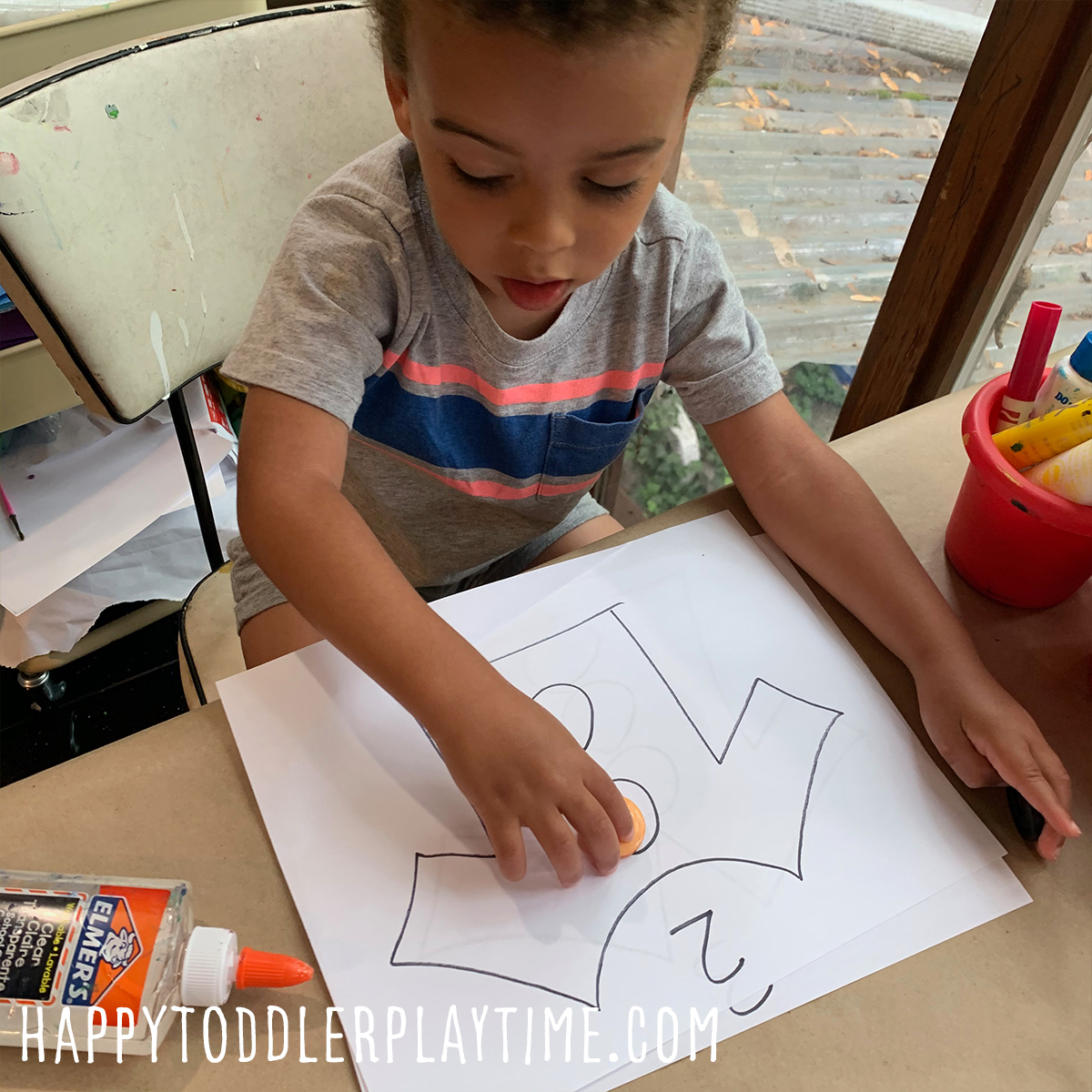 Easy Button Counting Activity - Happy Toddler Playtime