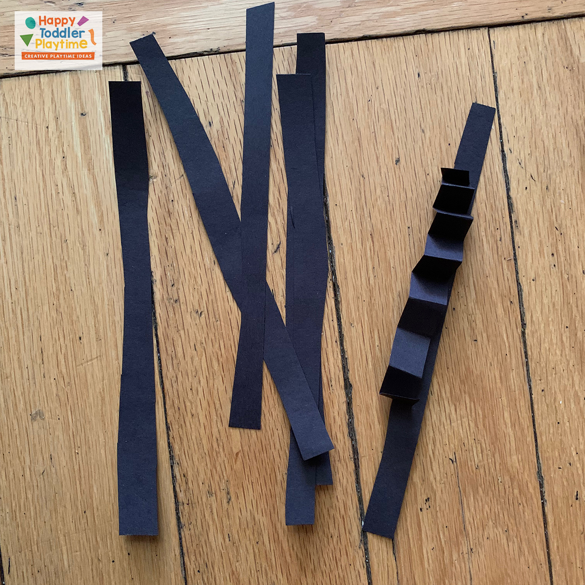 Easy Leaf Spider Halloween Craft for Kids - Happy Toddler Playtime