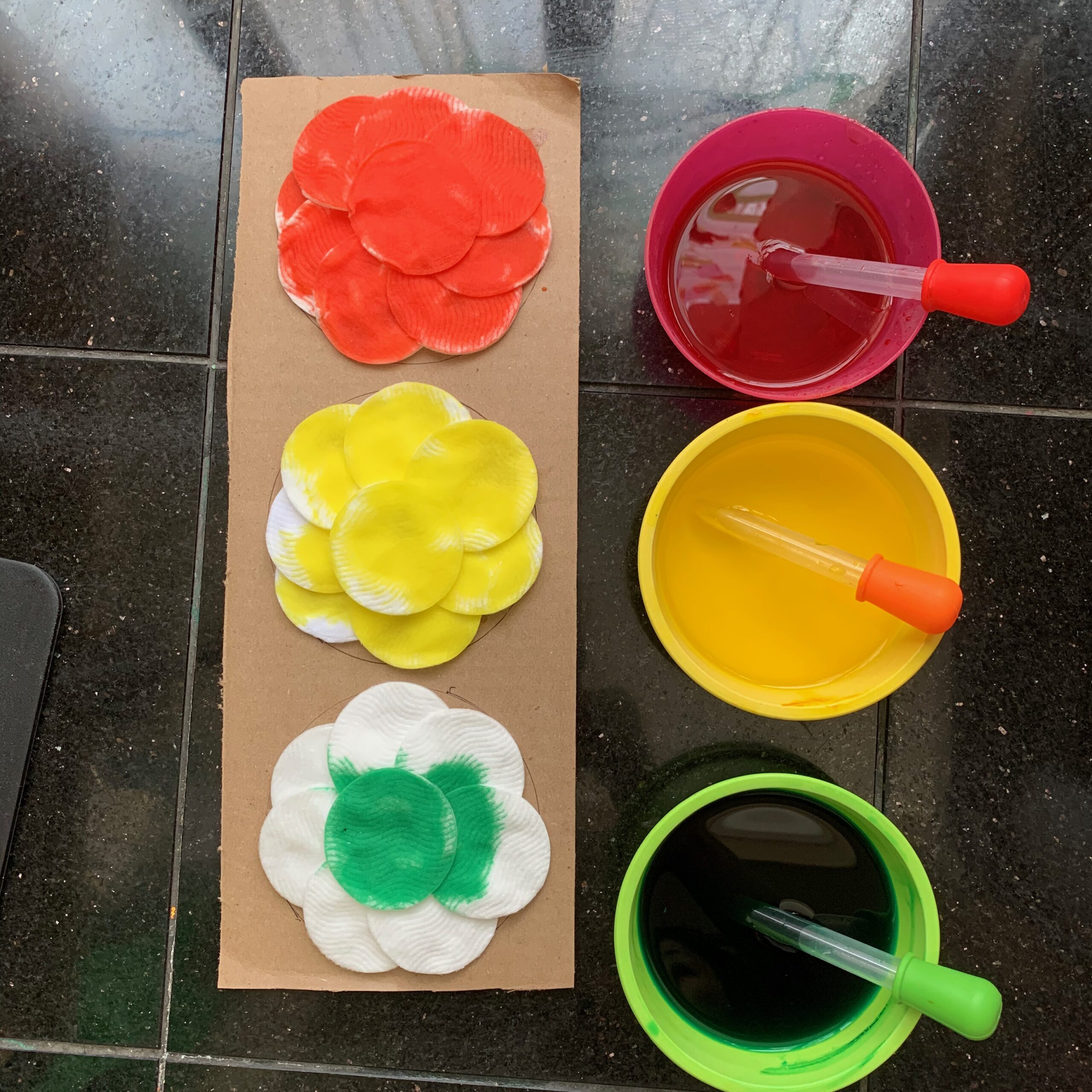 7 Easy Traffic Stoplights Crafts For Kids - Happy Toddler Playtime