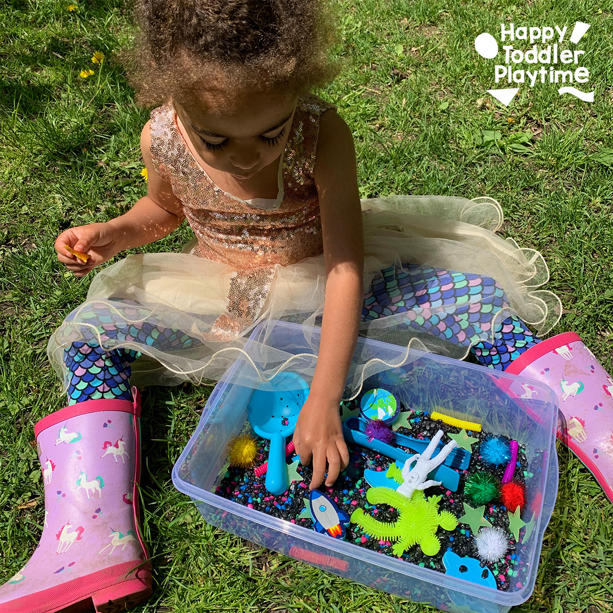 Super Easy Outer Space Water Table Activity - Happy Toddler Playtime