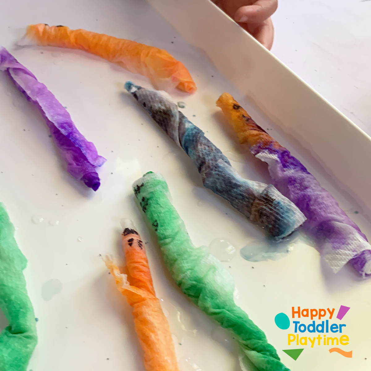 Wriggly Mummy Worm Science Experiment for Halloween - Happy Toddler ...