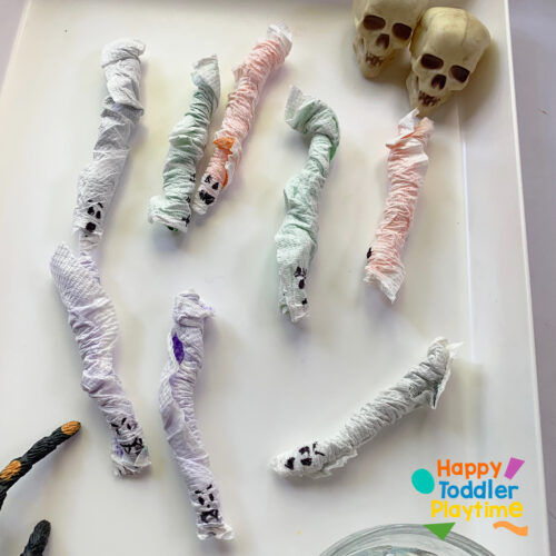 Wriggly Mummy Worm Science Experiment for Halloween - Happy Toddler ...