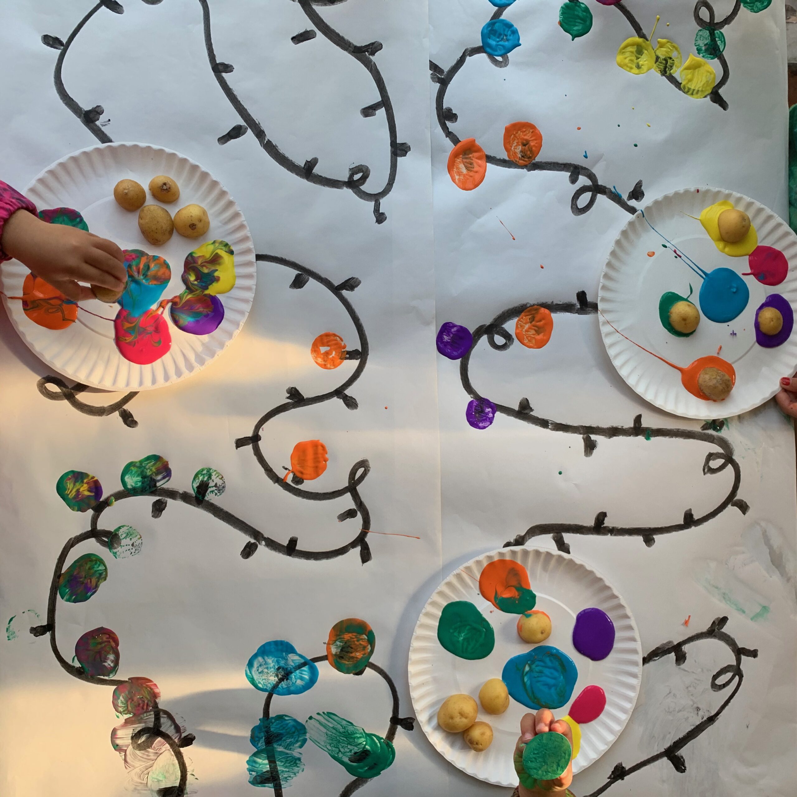 25 Christmas Crafts for Toddlers That They Can Actually Do - Happy ...