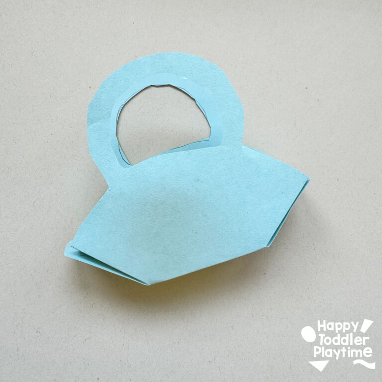Mini Easter Baskets with free printable template - Happy Toddler Playtime