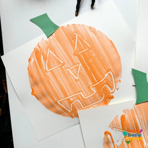 Easy Pie Tin Pumpkin Printing Craft - Happy Toddler Playtime
