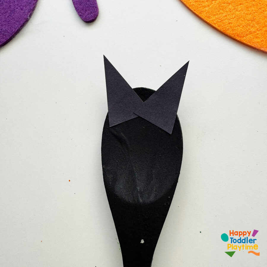 Halloween Wooden Spoons Crafts - Happy Toddler Playtime