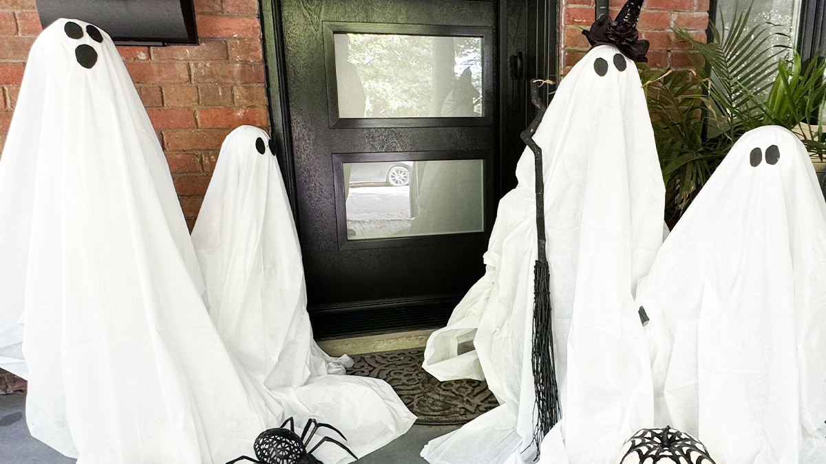 DIY Lit Ghosts Halloween Craft - Happy Toddler Playtime
