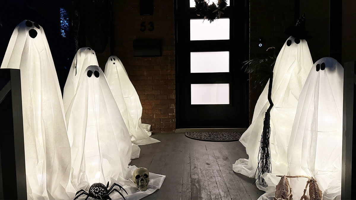 DIY Lit Ghosts Halloween Craft - Happy Toddler Playtime