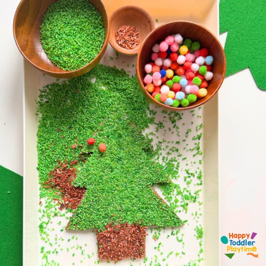 Textured Christmas Tree Craft - Happy Toddler Playtime