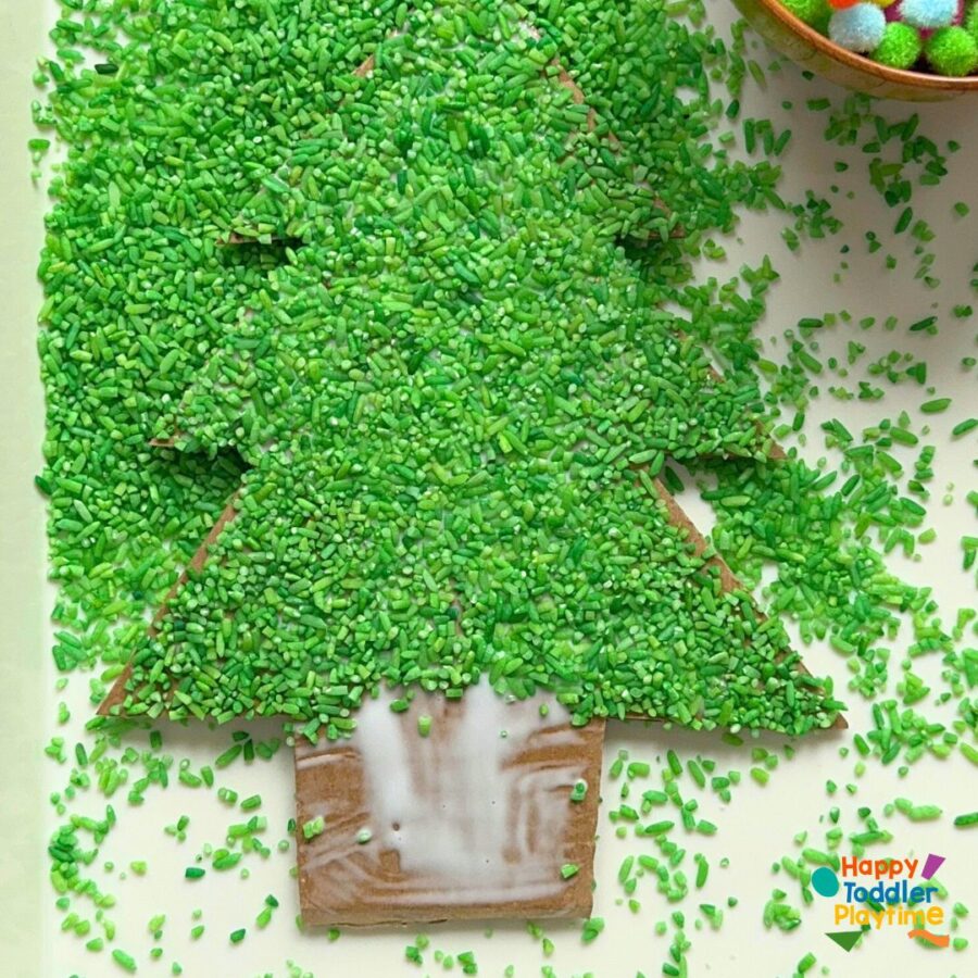 Textured Christmas Tree Craft - Happy Toddler Playtime