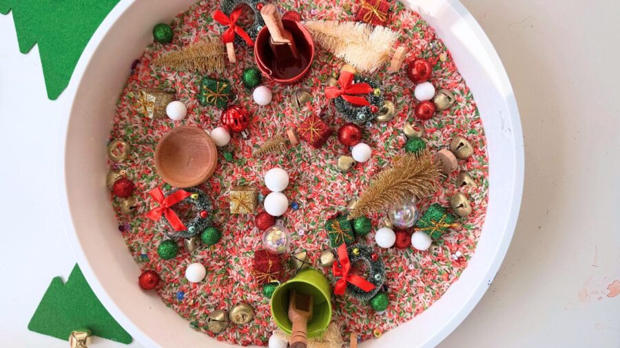 Christmas Sensory Bin - Happy Toddler Playtime