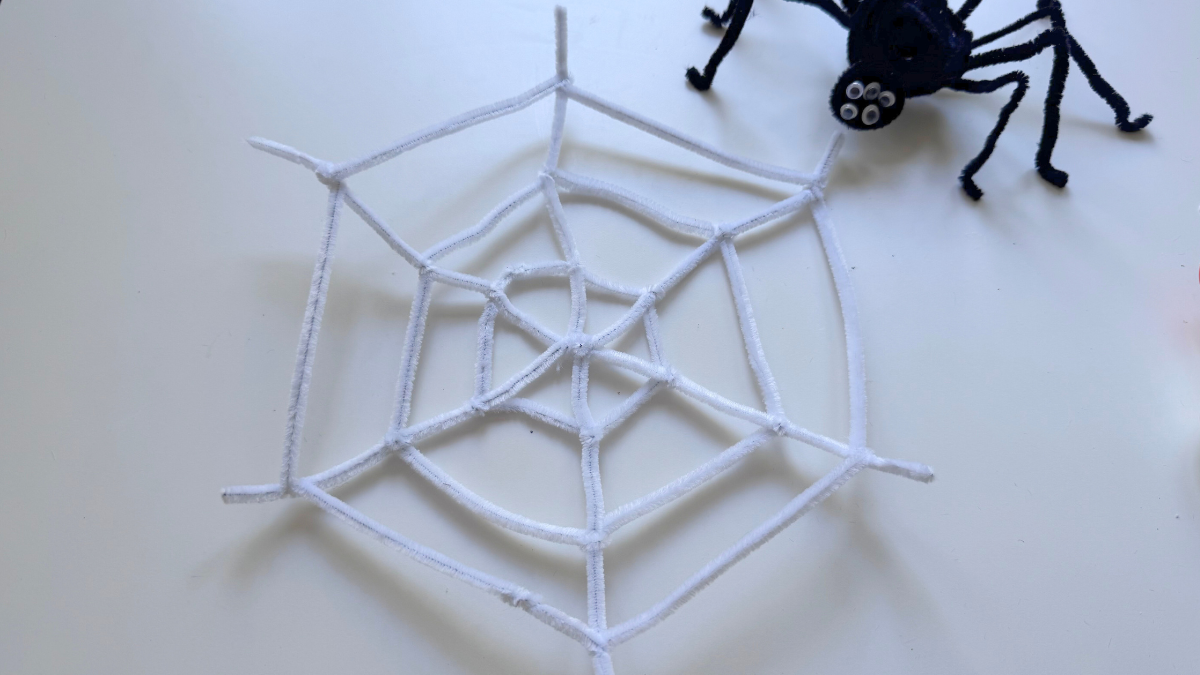 Pipe Cleaner Activities for Kids - Happy Toddler Playtime